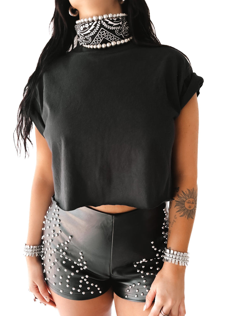 CROPPED PEBBY BASICS BLACK TEE – Pebby Forevee