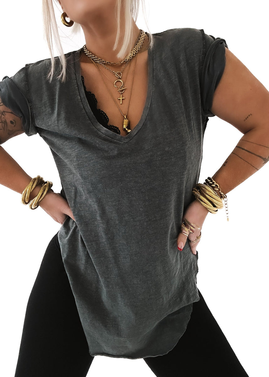 PREMIUM PLUNGE V-NECK MINERAL WASHED SIDE SLIT TEE – Pebby Forevee